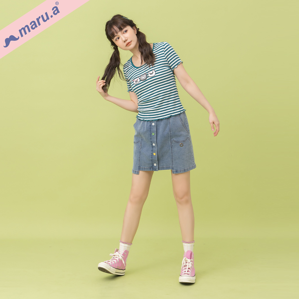 【maru.a】眼睛閃亮亮👀可愛miru刺繡彈性條紋木耳邊上衣(2色)-深綠 25311226