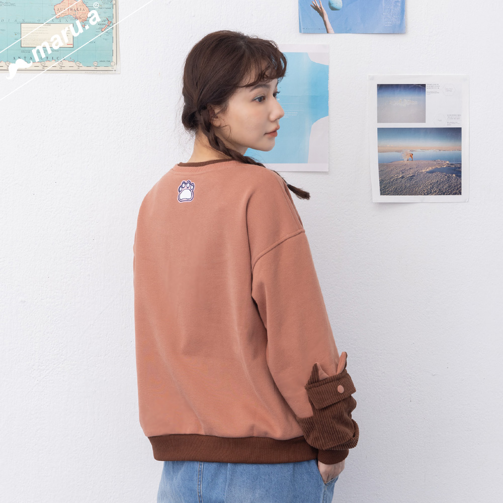 【maru.a】一起玩耍吧.ᐟ.ᐟ可愛手繪印花手袖造型口袋滾邊寶寶絨上衣(2色)-咖啡 24921215