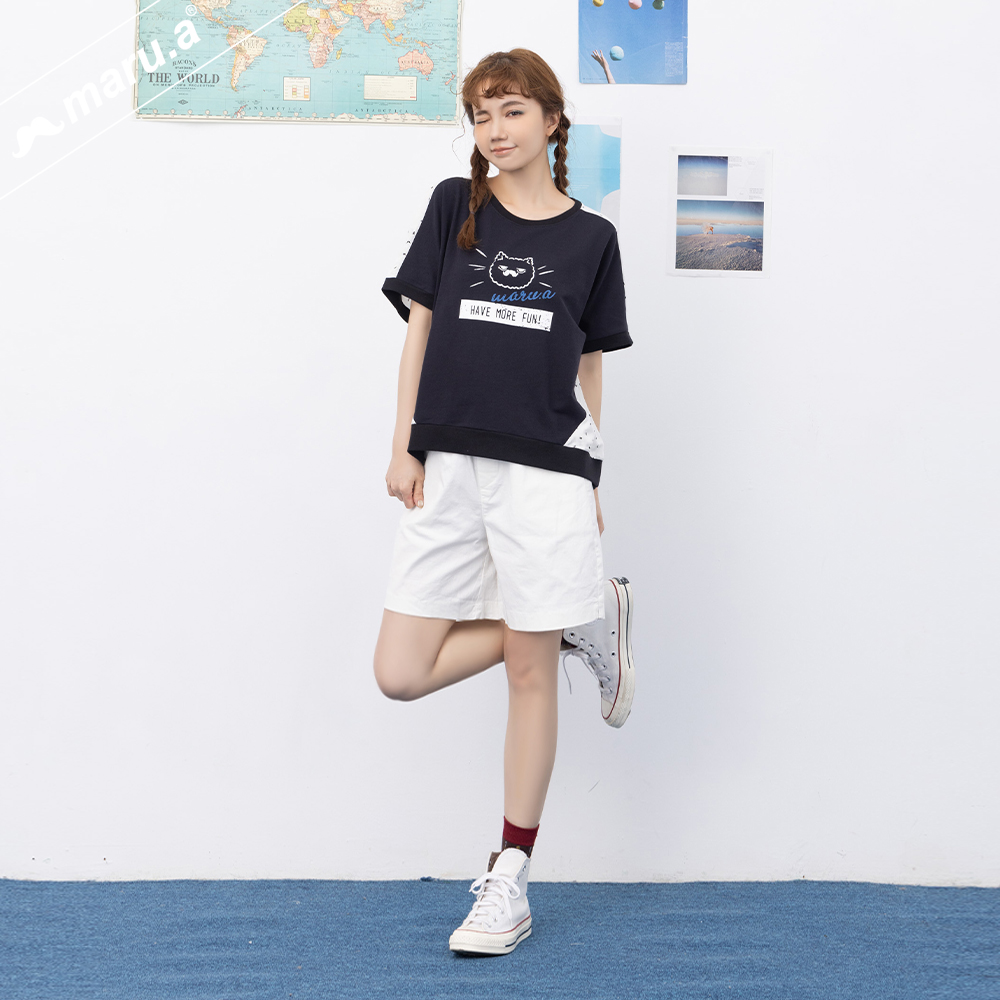 【maru.a】官網限定-HAVE MORE FUN🌞斑駁感撞色印花前後拼接造型上衣(2色)-黑色 24971214