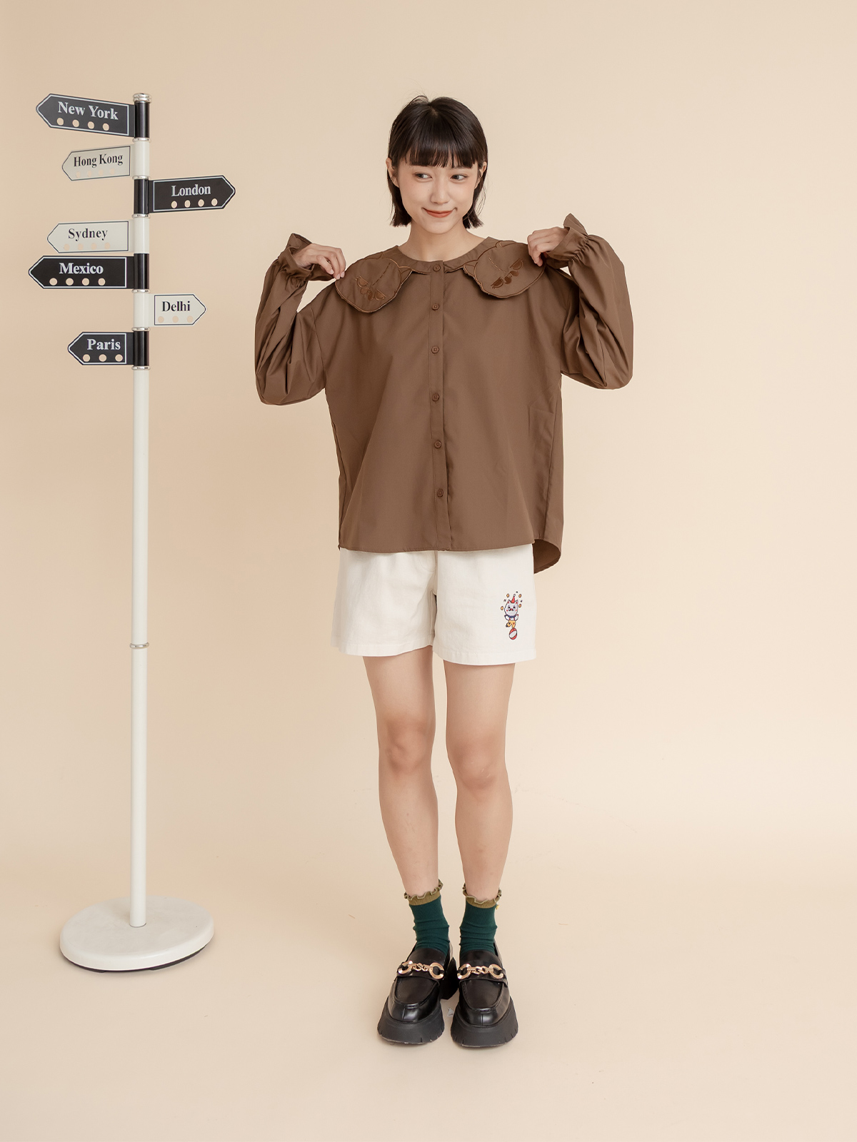 精緻感翻領立體電繡貓咪造型襯衫