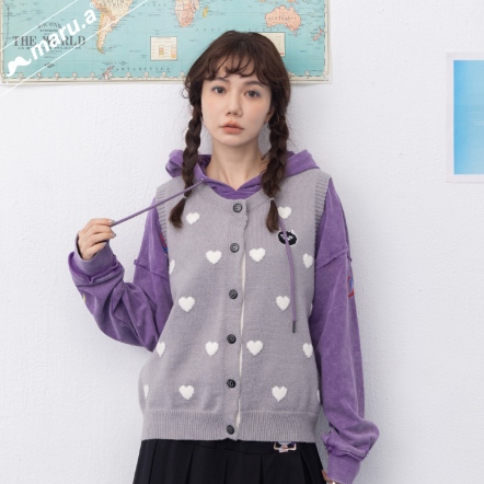 【maru.a】愛心攻擊💓可愛滿版緹花miru刺繡排釦針織背心(2色)-深灰 24924112