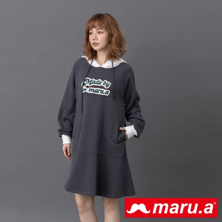 【maru.a】俏皮GIRL短QQ毛字母刺繡連帽魚尾短洋👒(2色)-深灰 23917113